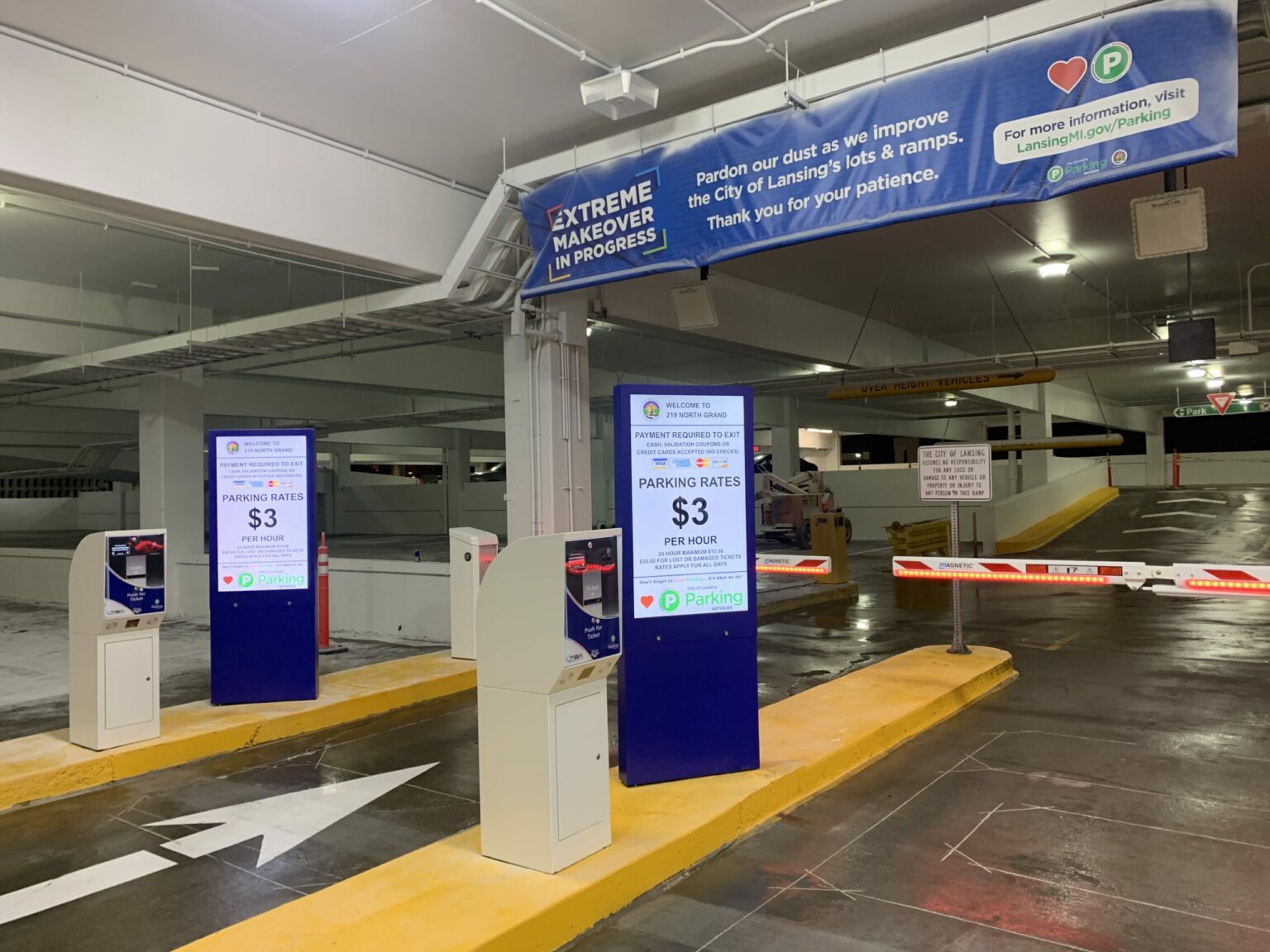 Digital Parking Signs for Parking Lots & Facilities